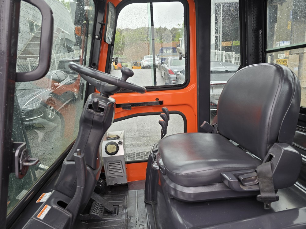 중고 [두산] 3.3톤 3단 지게차 > 중고지게차 | 중고지게차 직거래 매매 지게몬