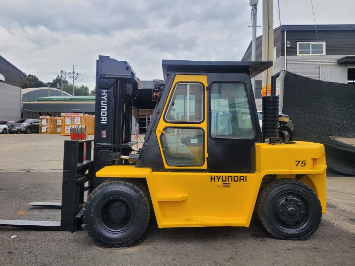 현대HR7.5톤 자동발 디젤 중고지게차 > 중고지게차 | 중고지게차 직거래 매매 지게몬